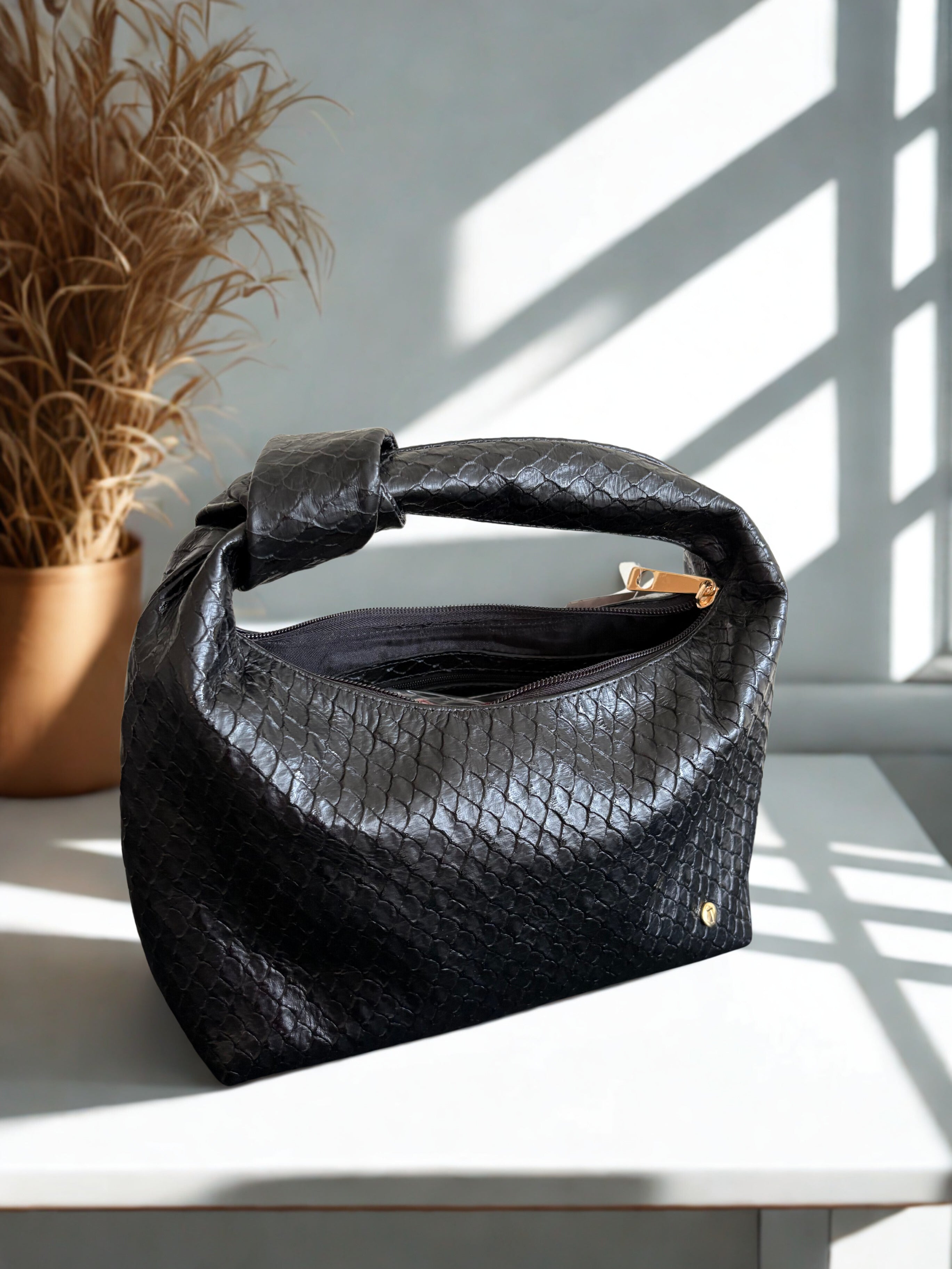 Bolso Cosmo Negro - Minimalismo que impone. – Luzian House